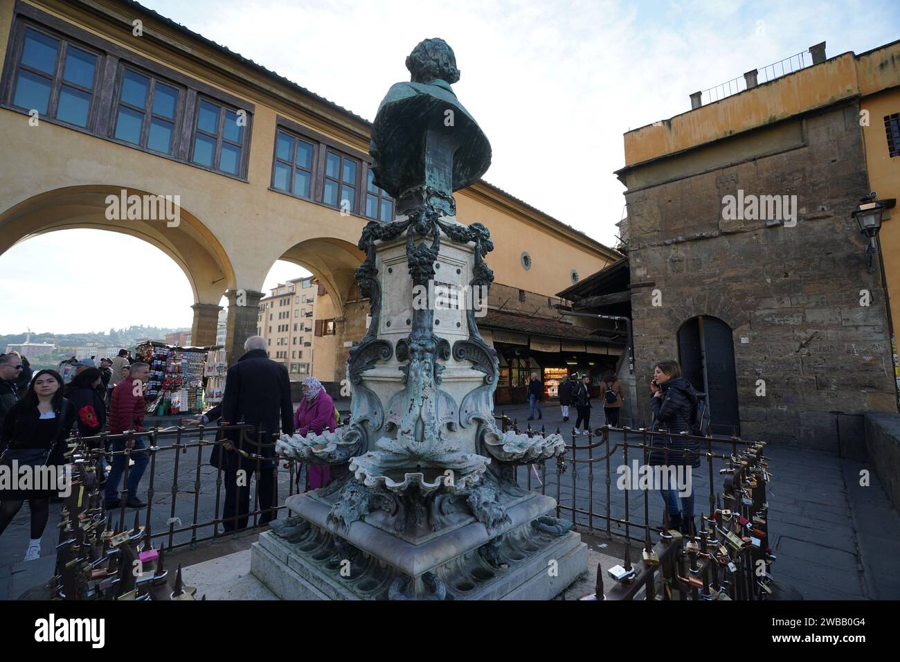 Ponte Vecchio bridge with shops and buildings on the bridge in Florence ...