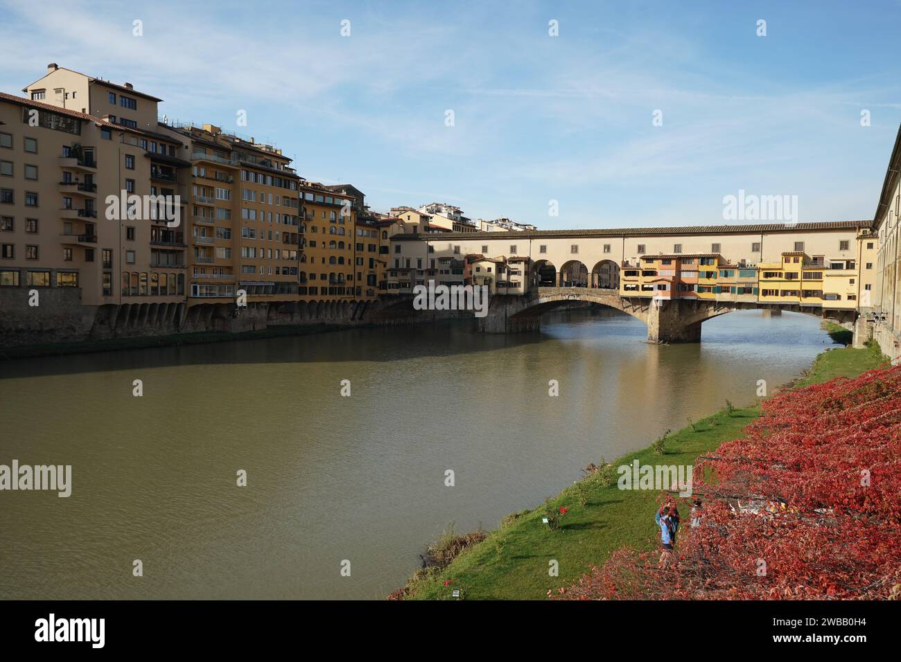 Ponte Vecchio bridge with shops and buildings on the bridge in Florence ...
