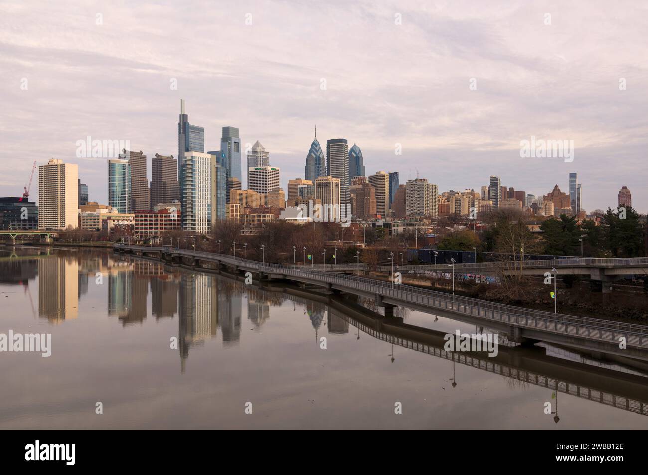 Philadelphia city skyline tall skyscrapers hi-res stock photography and ...