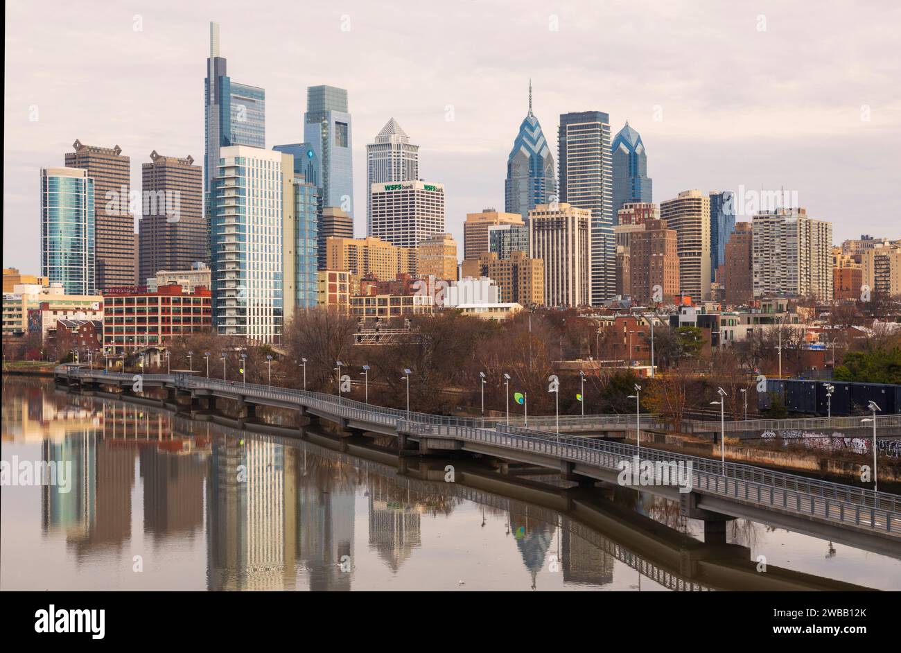 Philadelphia city skyline tall skyscrapers hi-res stock photography and ...