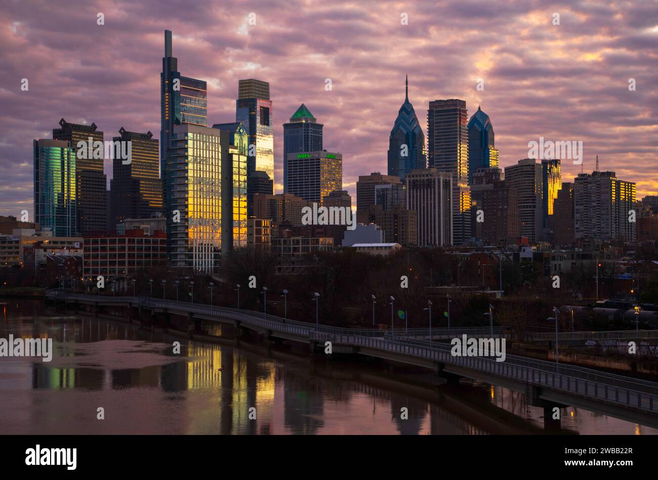 Philadelphia city skyline tall skyscrapers hi-res stock photography and ...