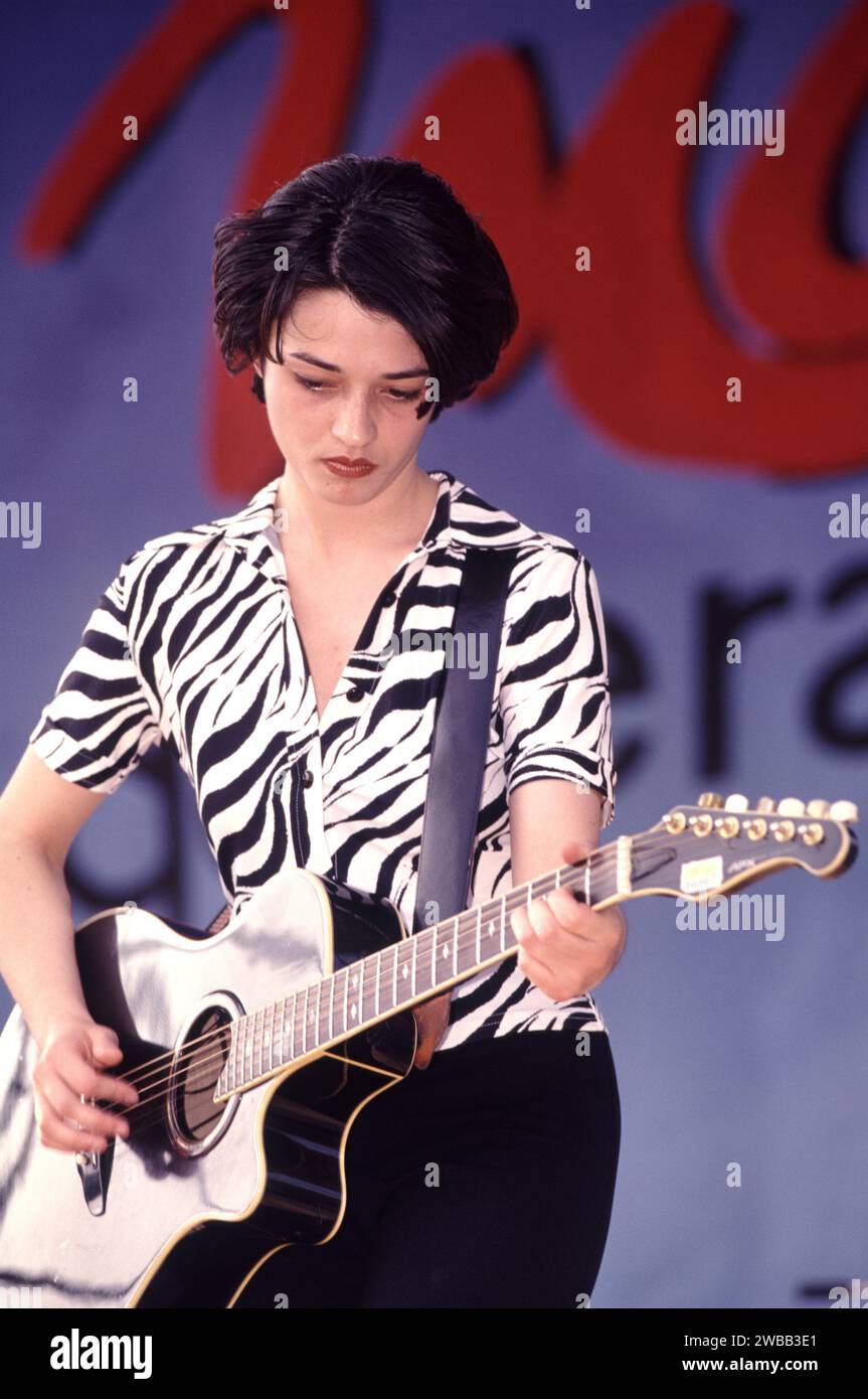 Milan Italy 1996-06-28 : Carmen Consoli, Italian singer, live concert ...