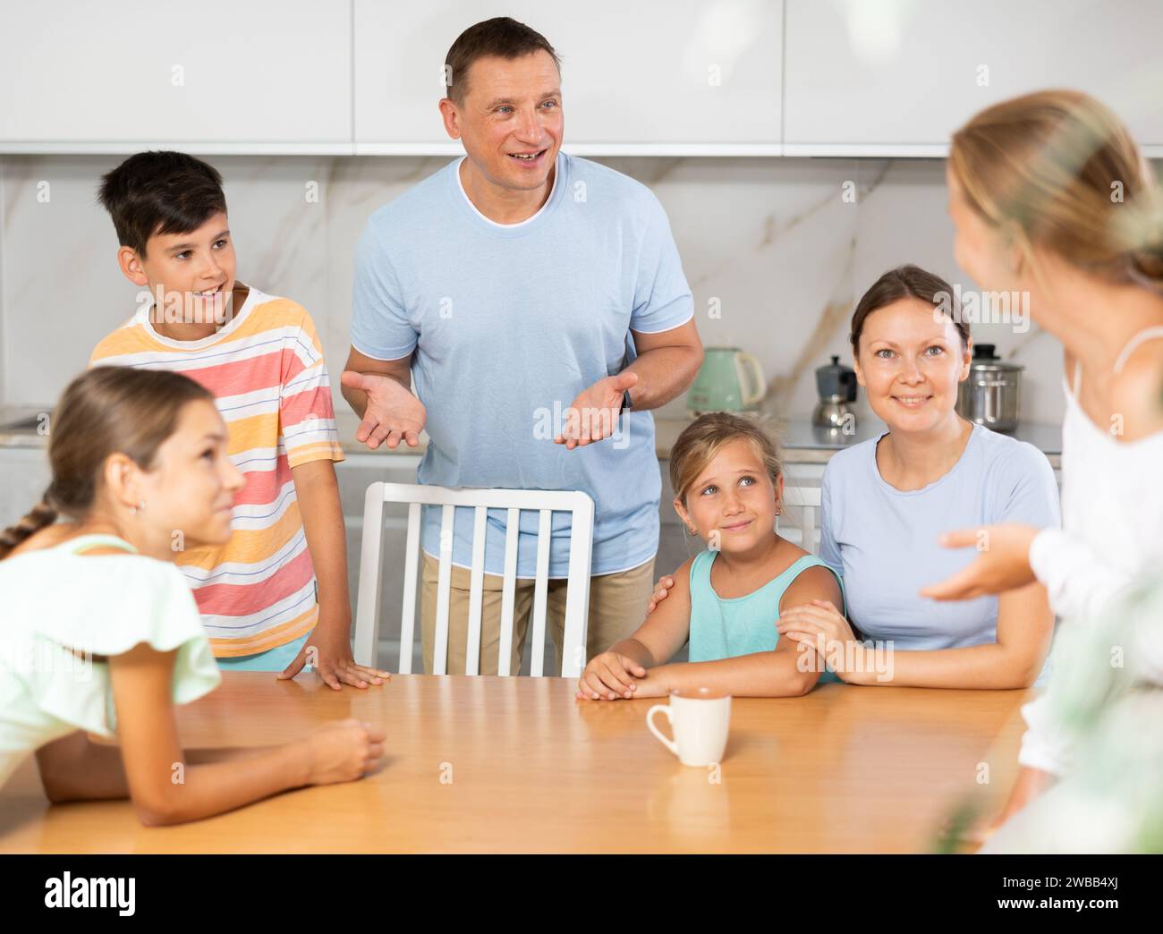 Big family discussing Stock Photo - Alamy