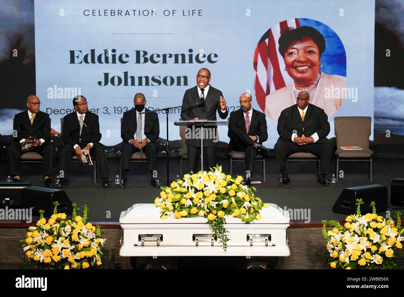 Pastor Bryan Carter of Concord Church speaks during funeral services ...