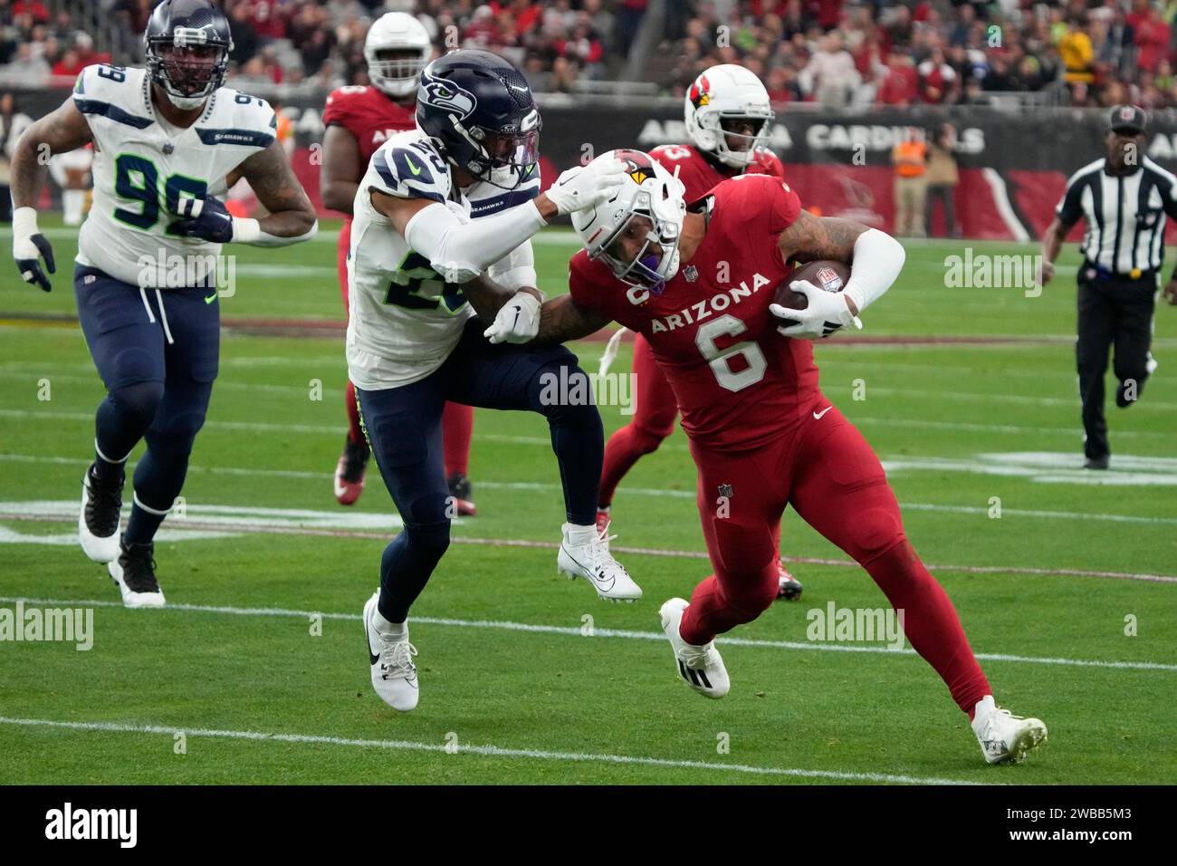 Arizona Cardinals running back James Conner (6) during the first half ...