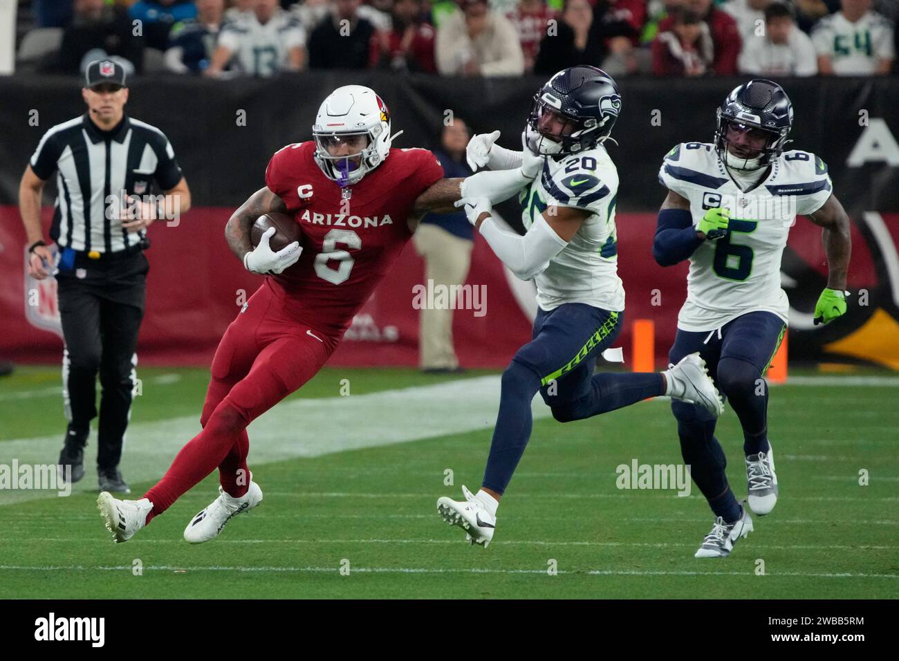 Arizona Cardinals running back James Conner (6) during the first half ...