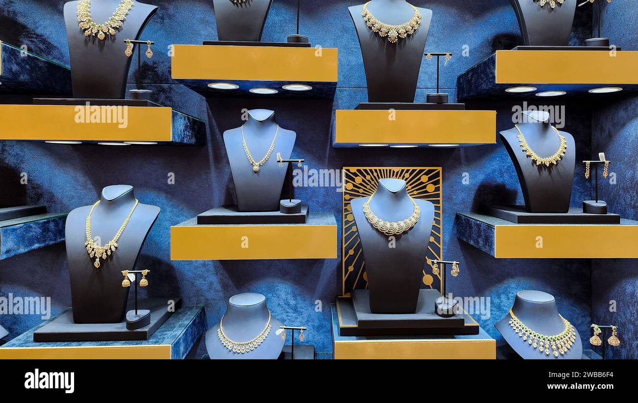 Saudi arabia jewellery hi-res stock photography and images - Alamy