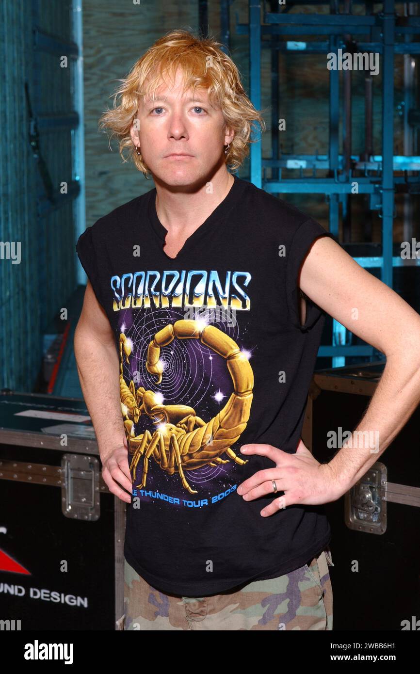 James kottak drummer hi-res stock photography and images - Alamy