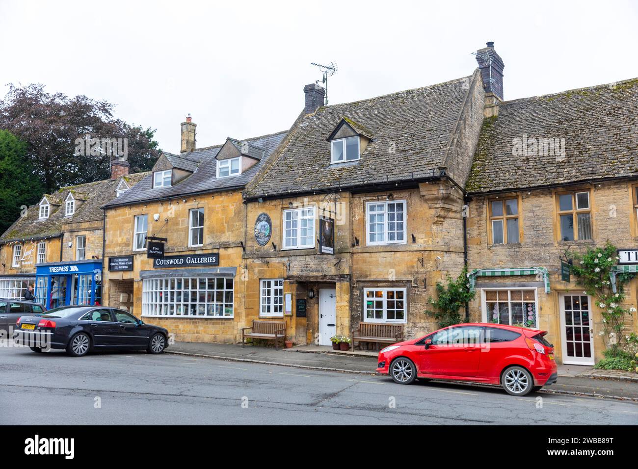 Stow on the Wold village in the Cotswolds and The Cotswold galleries ...