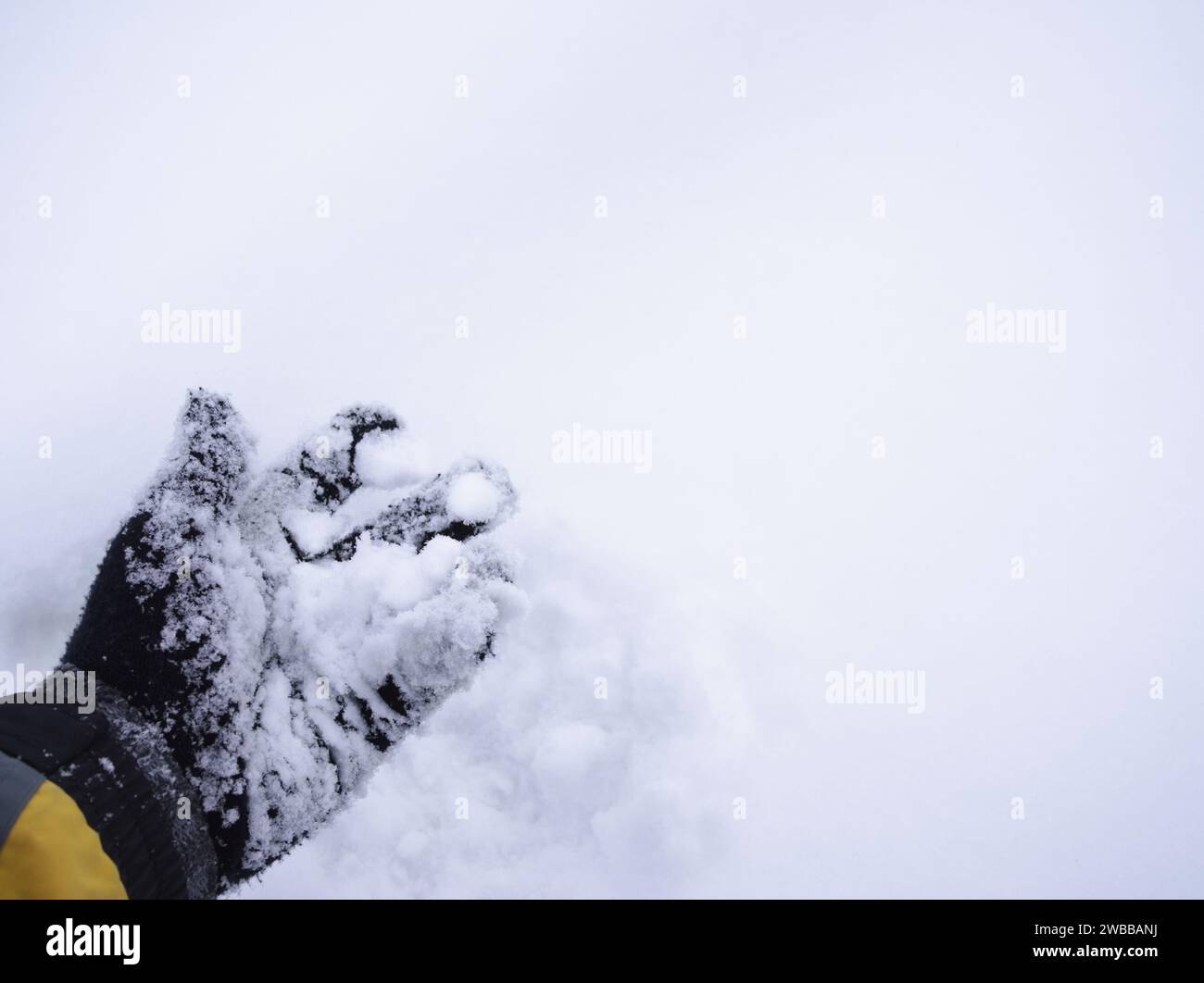 Hand in the snow hi-res stock photography and images - Alamy