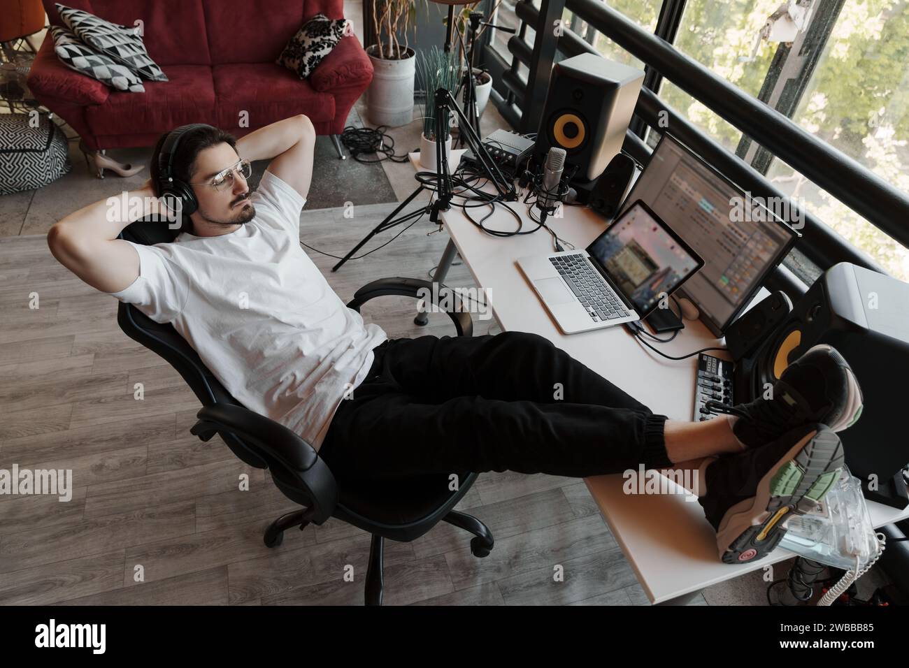 Digital audio workstation home recording hi-res stock photography and ...