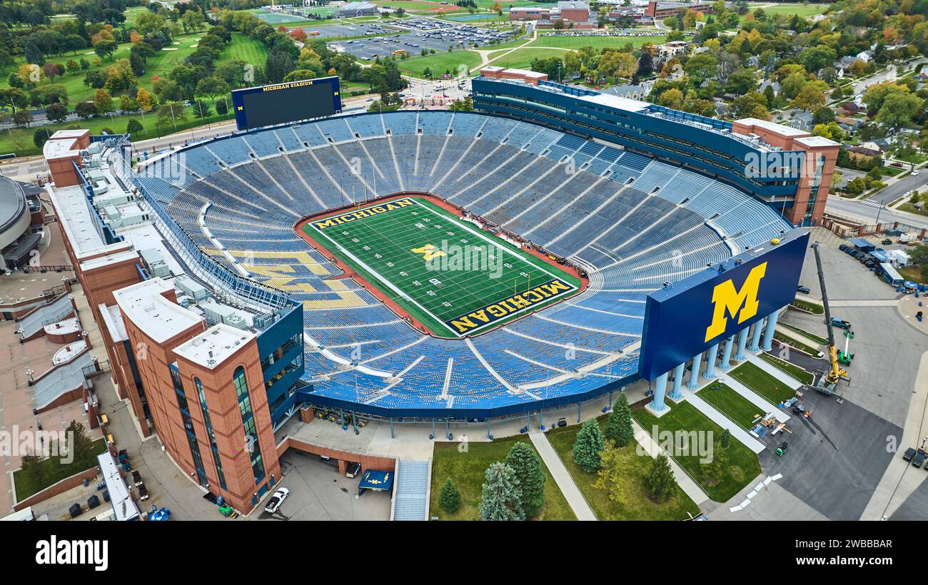 Michigan stadium big house hi-res stock photography and images - Alamy
