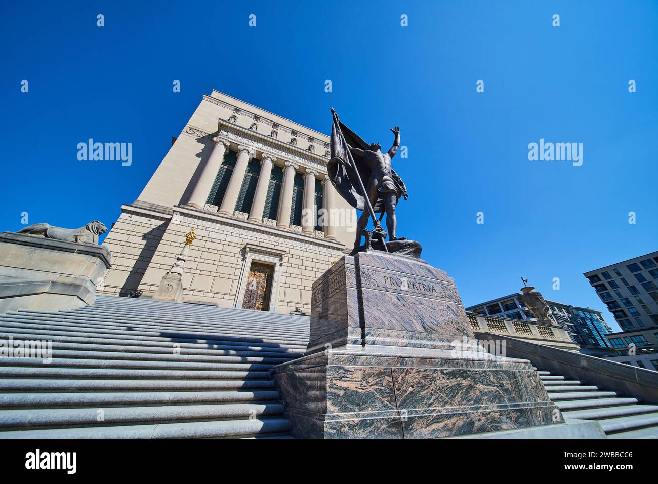 Patriotic Bronze Statue with Flag in Indianapolis Plaza Stock Photo - Alamy
