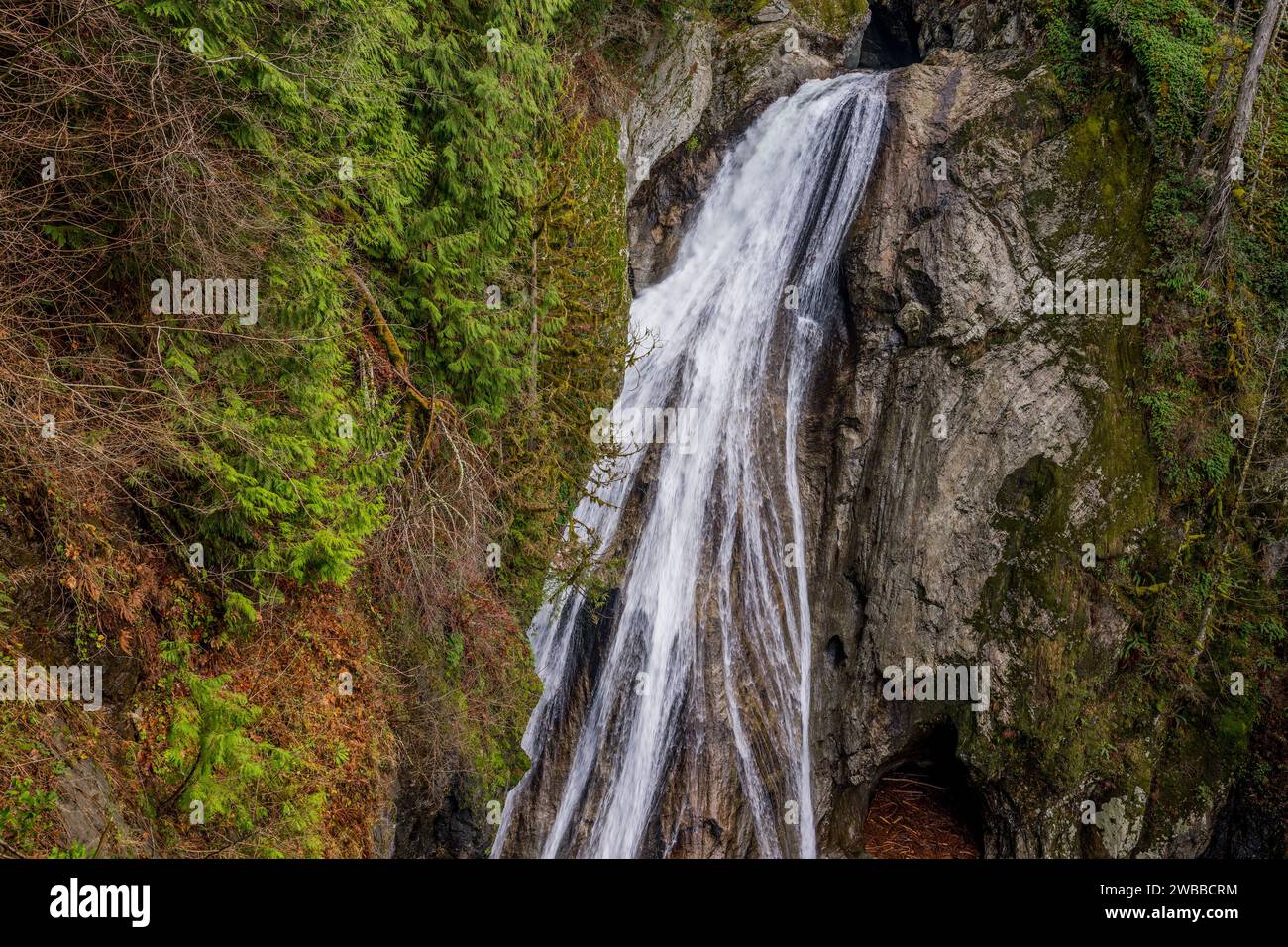 View of the lower Twin Falls waterfall in the Olallie State Park ...
