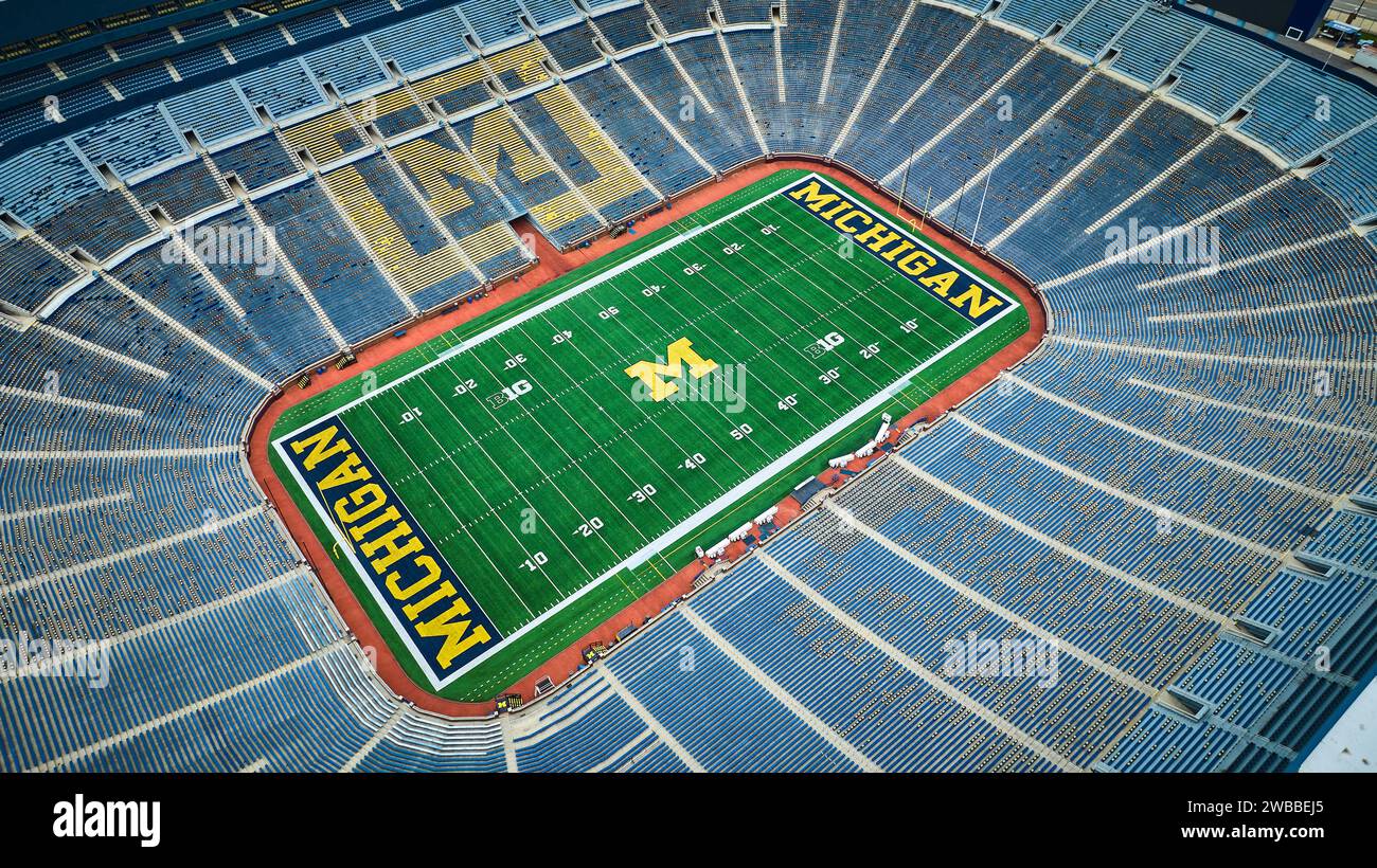 Michigan stadium big house hi-res stock photography and images - Alamy