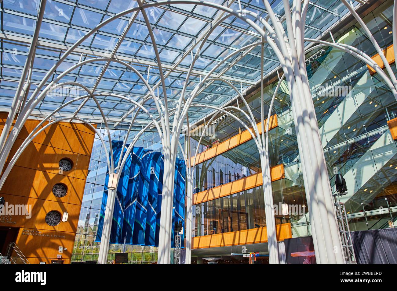White ceiling aesthetics hi-res stock photography and images - Alamy