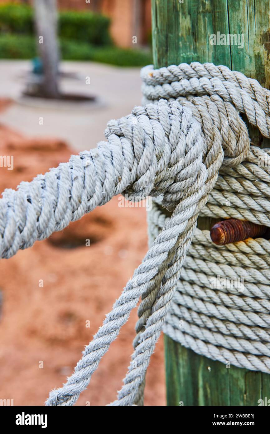 Twisted rope hi-res stock photography and images - Alamy