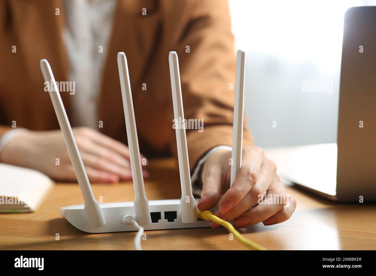 Hands ethernet cable router hi-res stock photography and images - Alamy