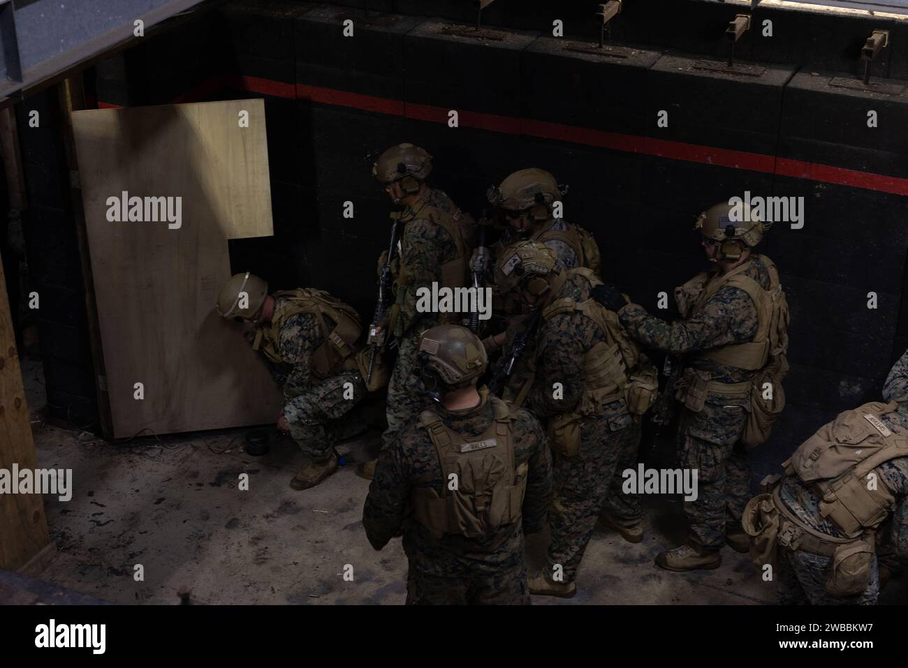 U.S. Marines with Battalion Landing Team 1/1, 31st Marine Expeditionary ...