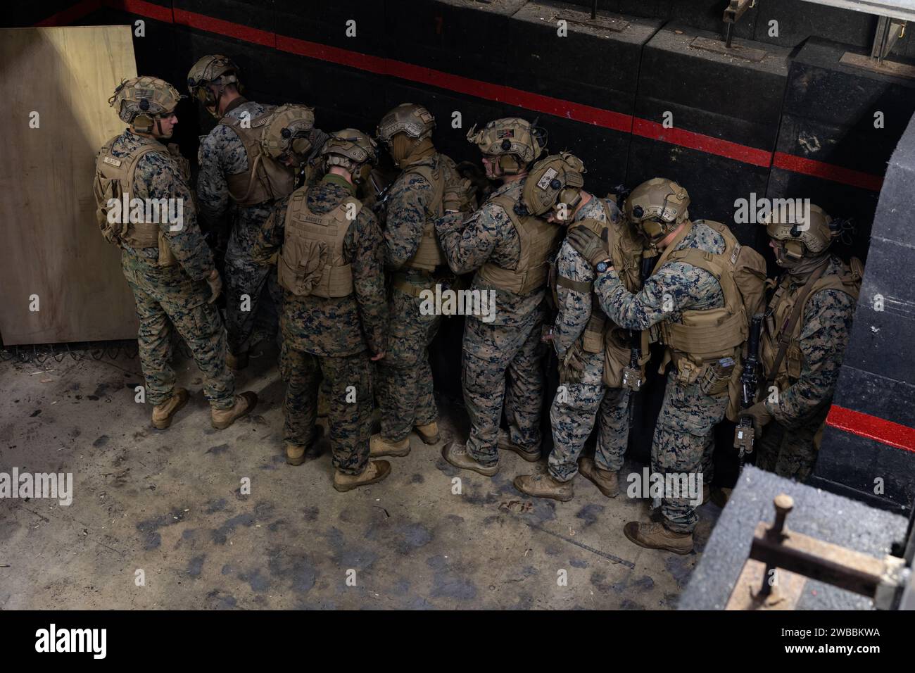 U.S. Marines with Battalion Landing Team 1/1, 31st Marine Expeditionary ...