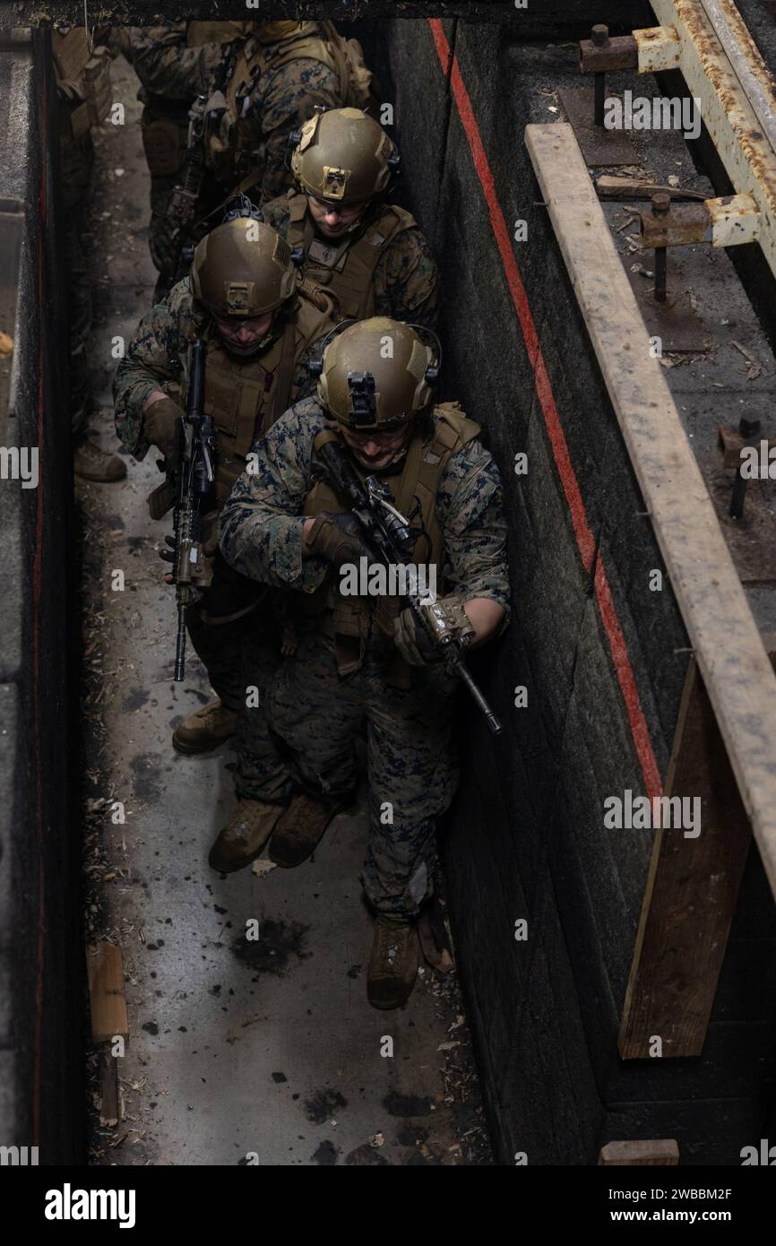 U.S. Marines with Battalion Landing Team 1/1, 31st Marine Expeditionary ...