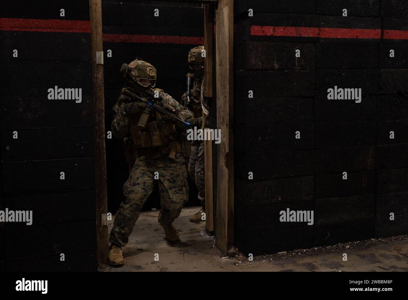 U.S. Marines with Weapons Company, Battalion Landing Team 1/1, 31st ...