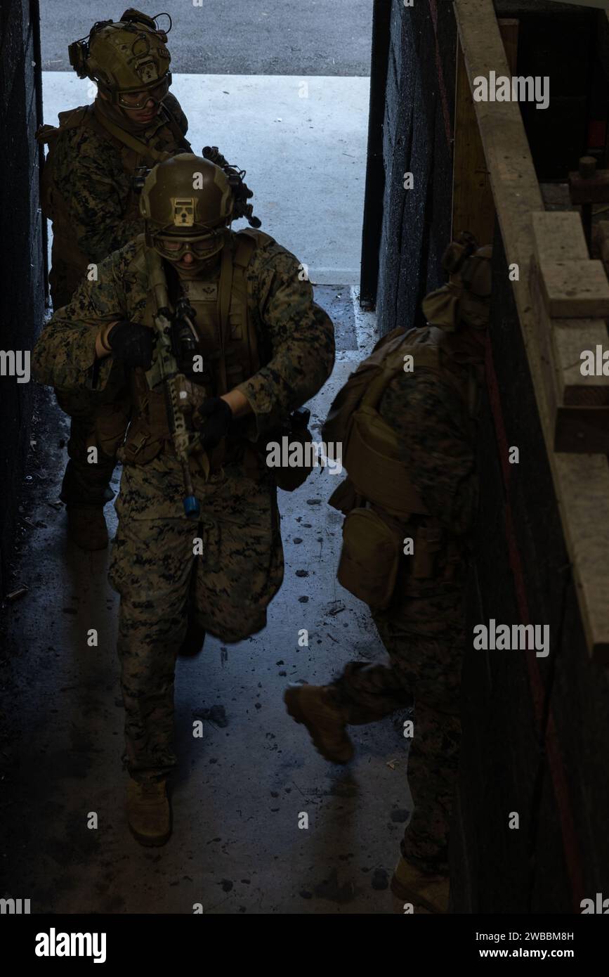 U.S. Marines with Battalion Landing Team 1/1, 31st Marine Expeditionary ...