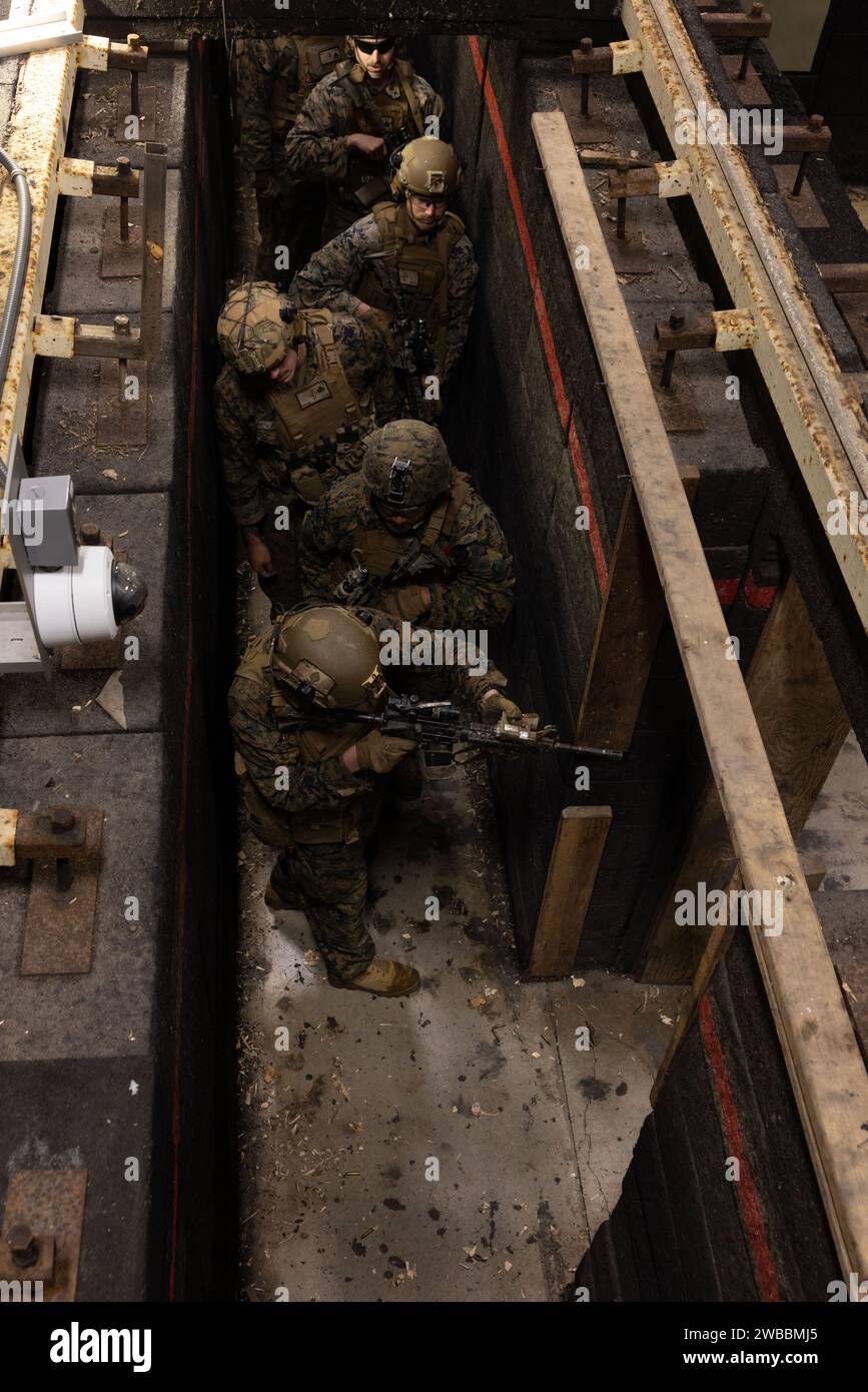 U.S. Marines with Battalion Landing Team 1/1, 31st Marine Expeditionary ...