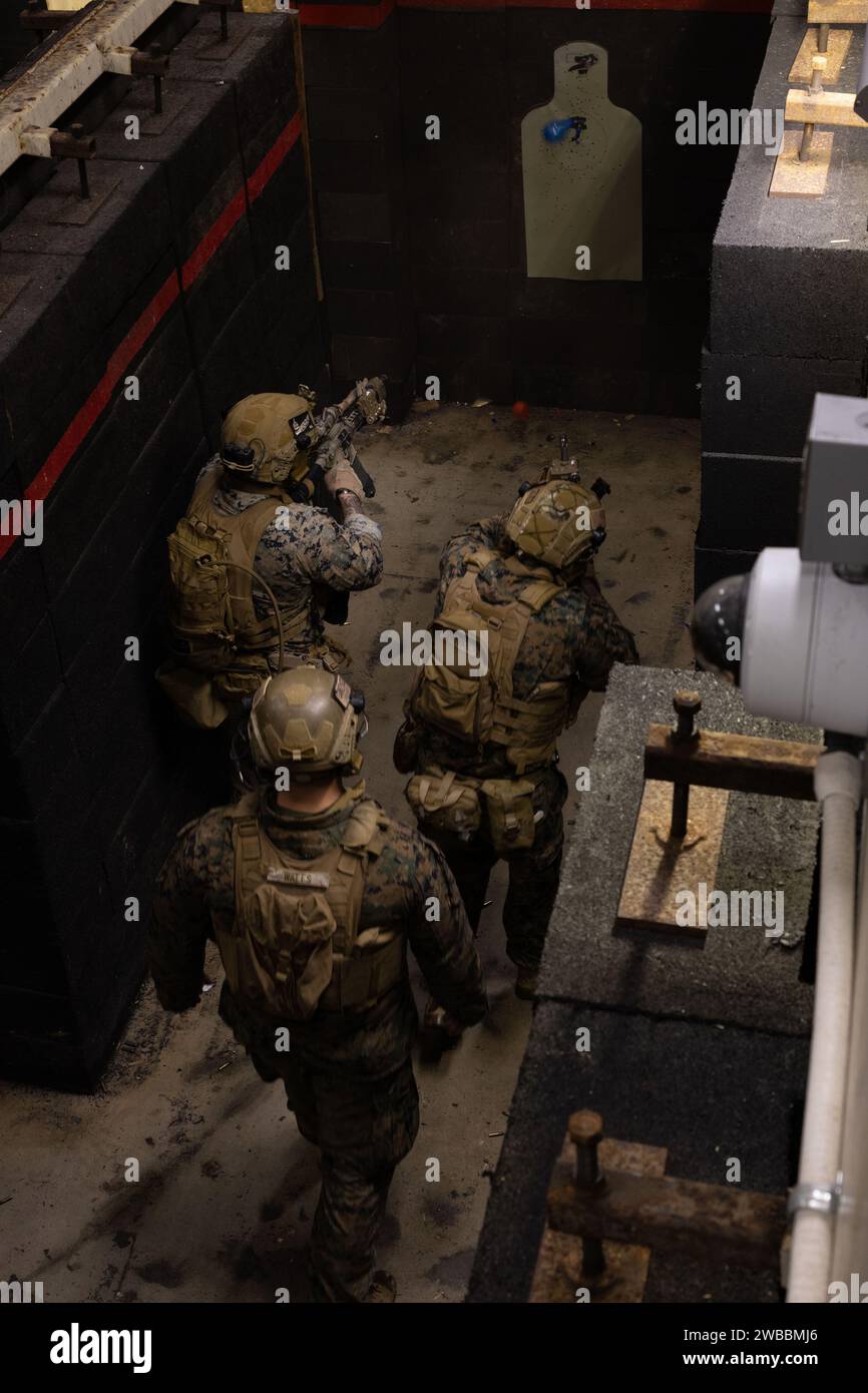 U.S. Marines with Battalion Landing Team 1/1, 31st Marine Expeditionary ...