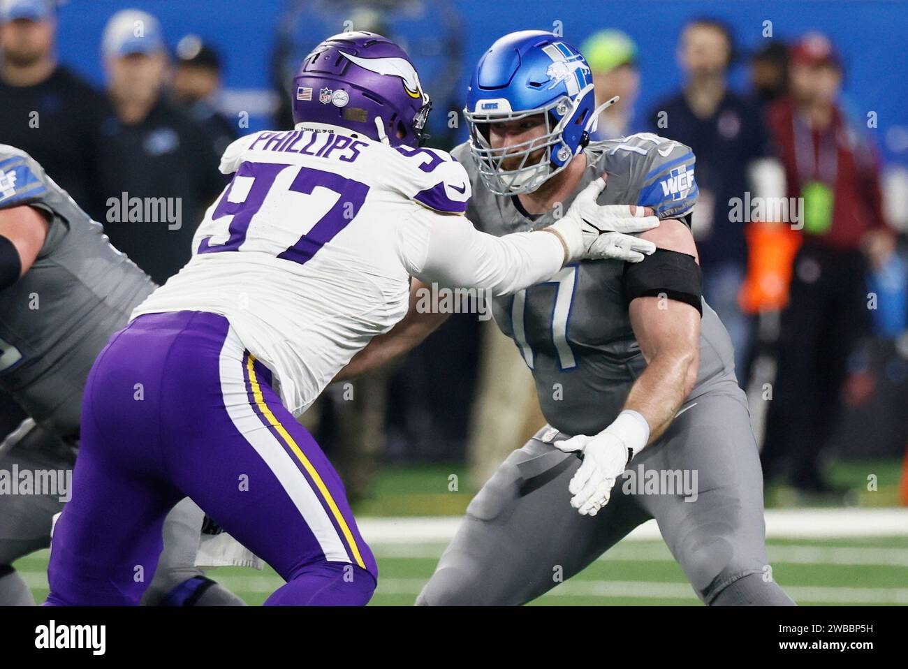 Detroit Lions center Frank Ragnow (77) blocks against Minnesota Vikings ...