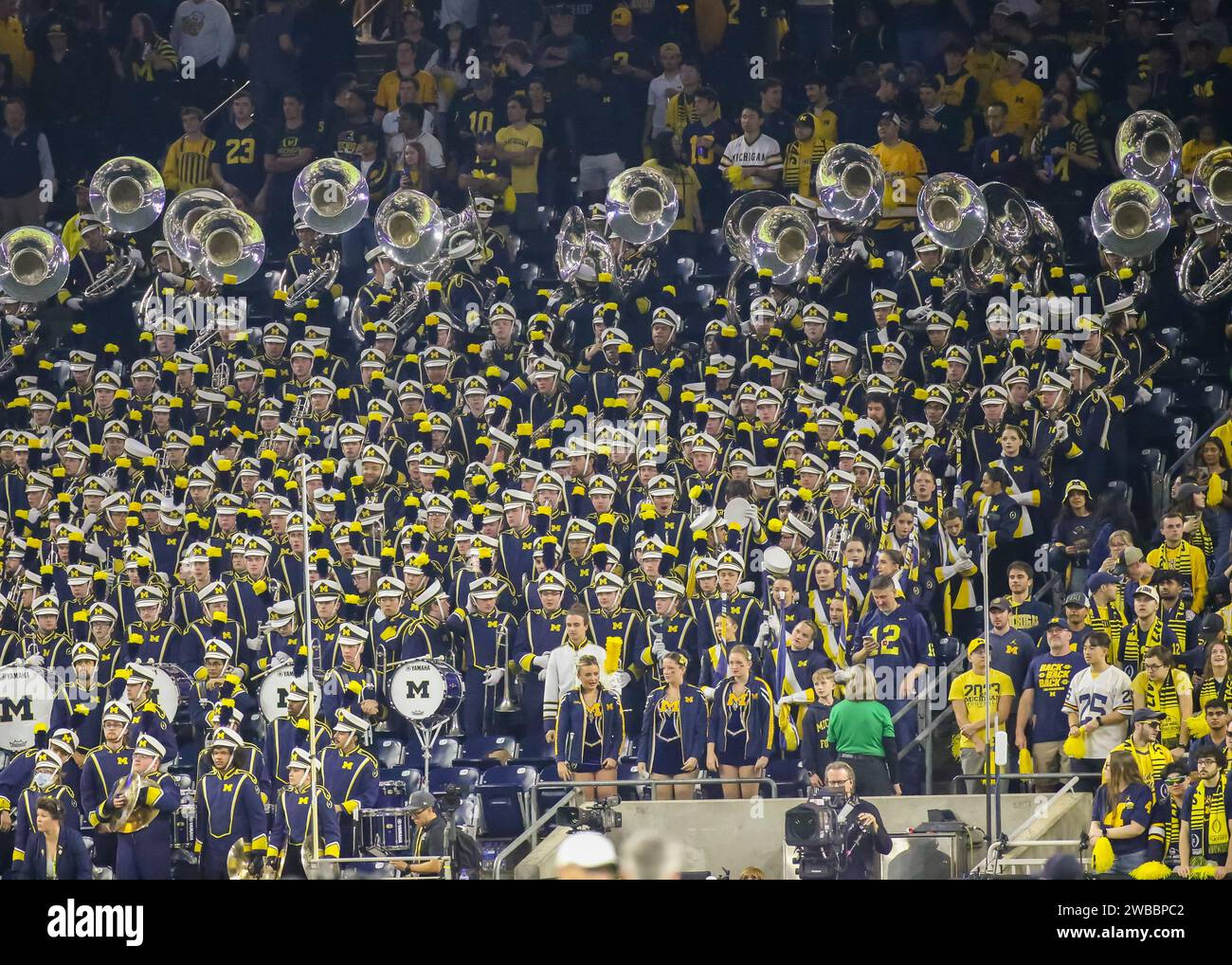 HOUSTON, TX - JANUARY 08: Michigan Wolverines marching band and student ...
