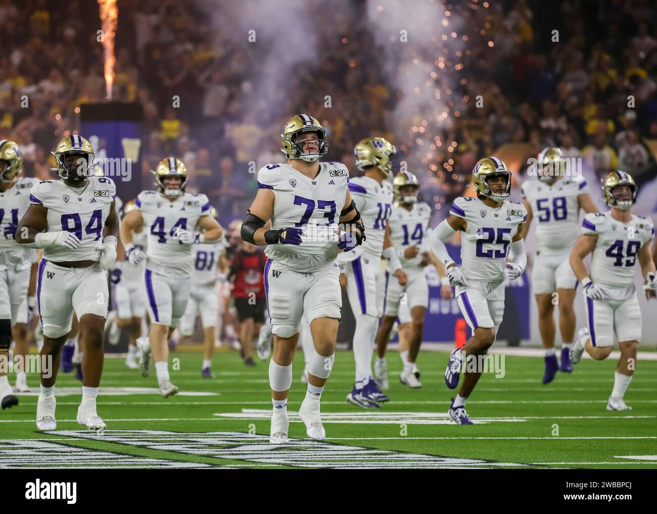 HOUSTON, TX - JANUARY 08: Washington Huskies offensive lineman Roger ...