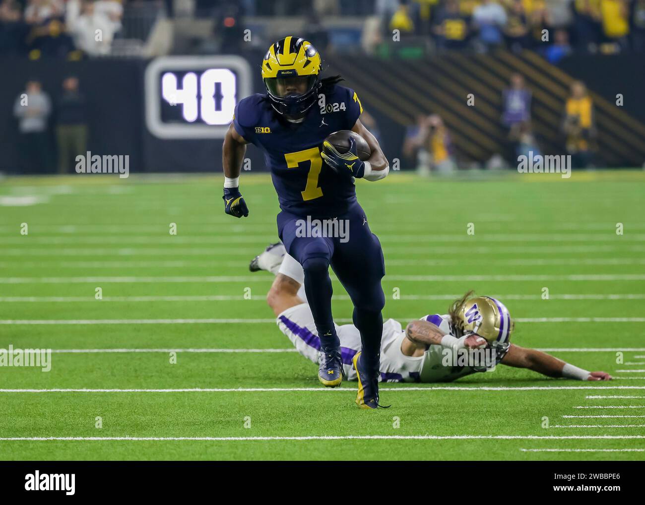 HOUSTON, TX - JANUARY 08: Michigan Wolverines running back Donovan ...