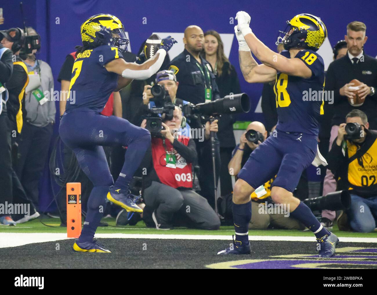 HOUSTON, TX - JANUARY 08: Michigan Wolverines tight end Colston ...