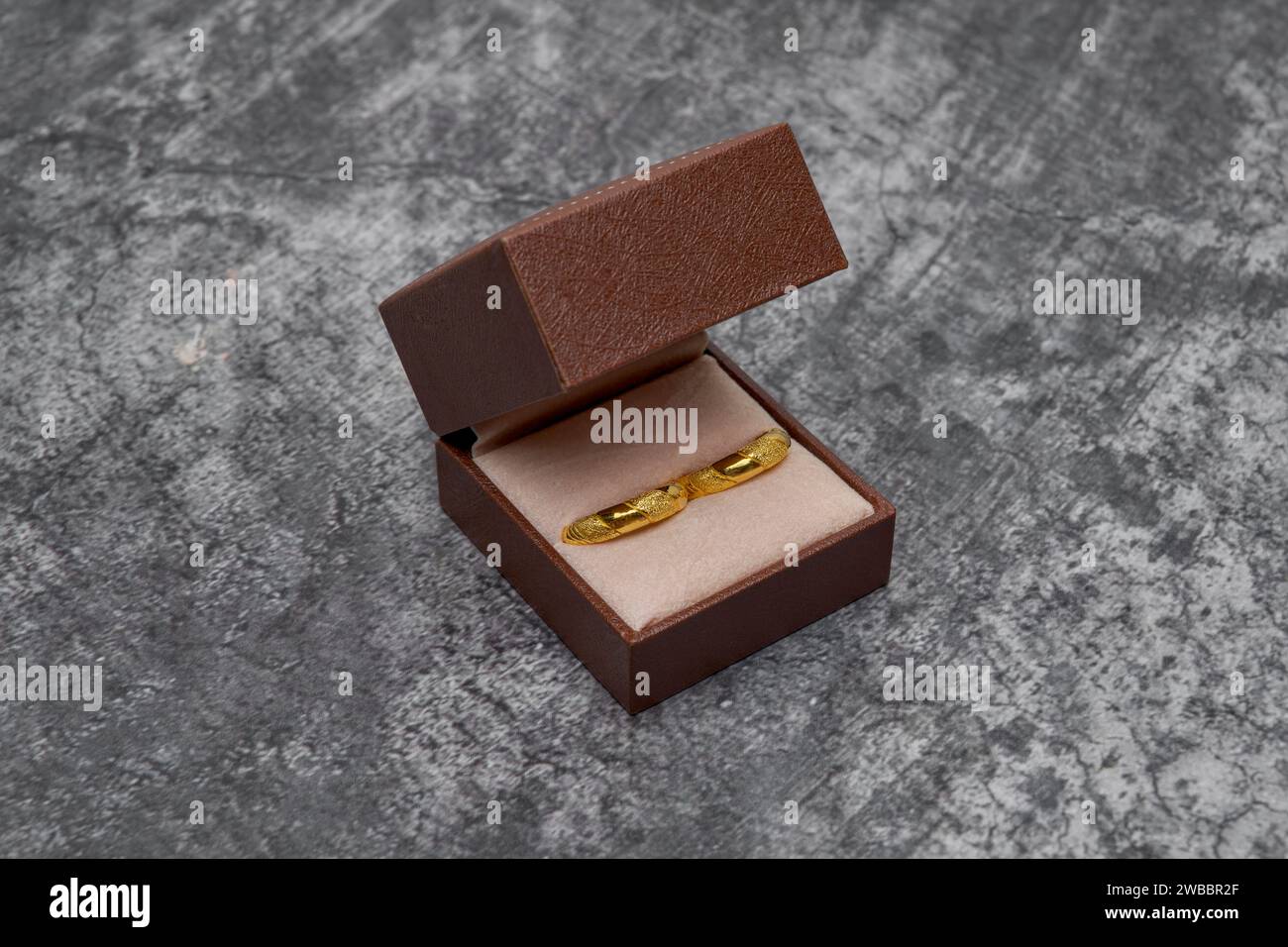 Two rings in jewelry box hi-res stock photography and images - Alamy