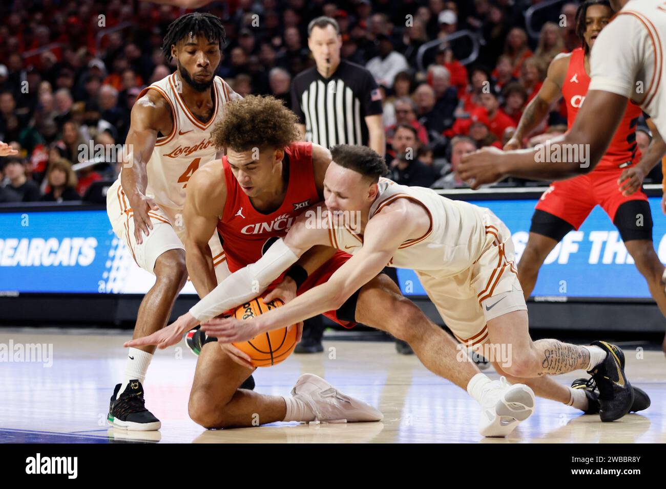Cincinnati's Dan Skillings, center, works for the ball against Texas ...