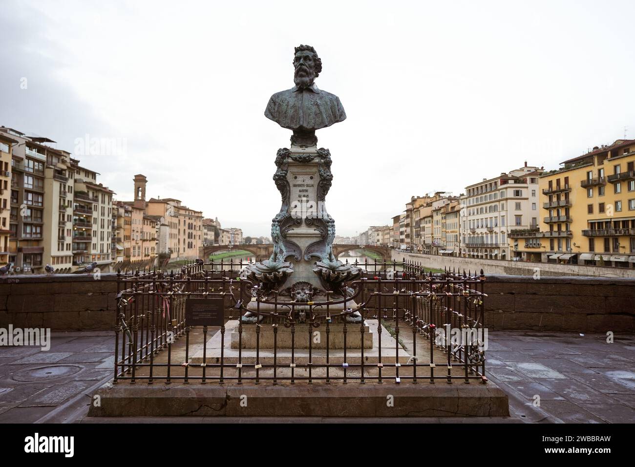 Statue of the sculptor Benvenuto Cellini on Ponte Vecchio in Florence ...