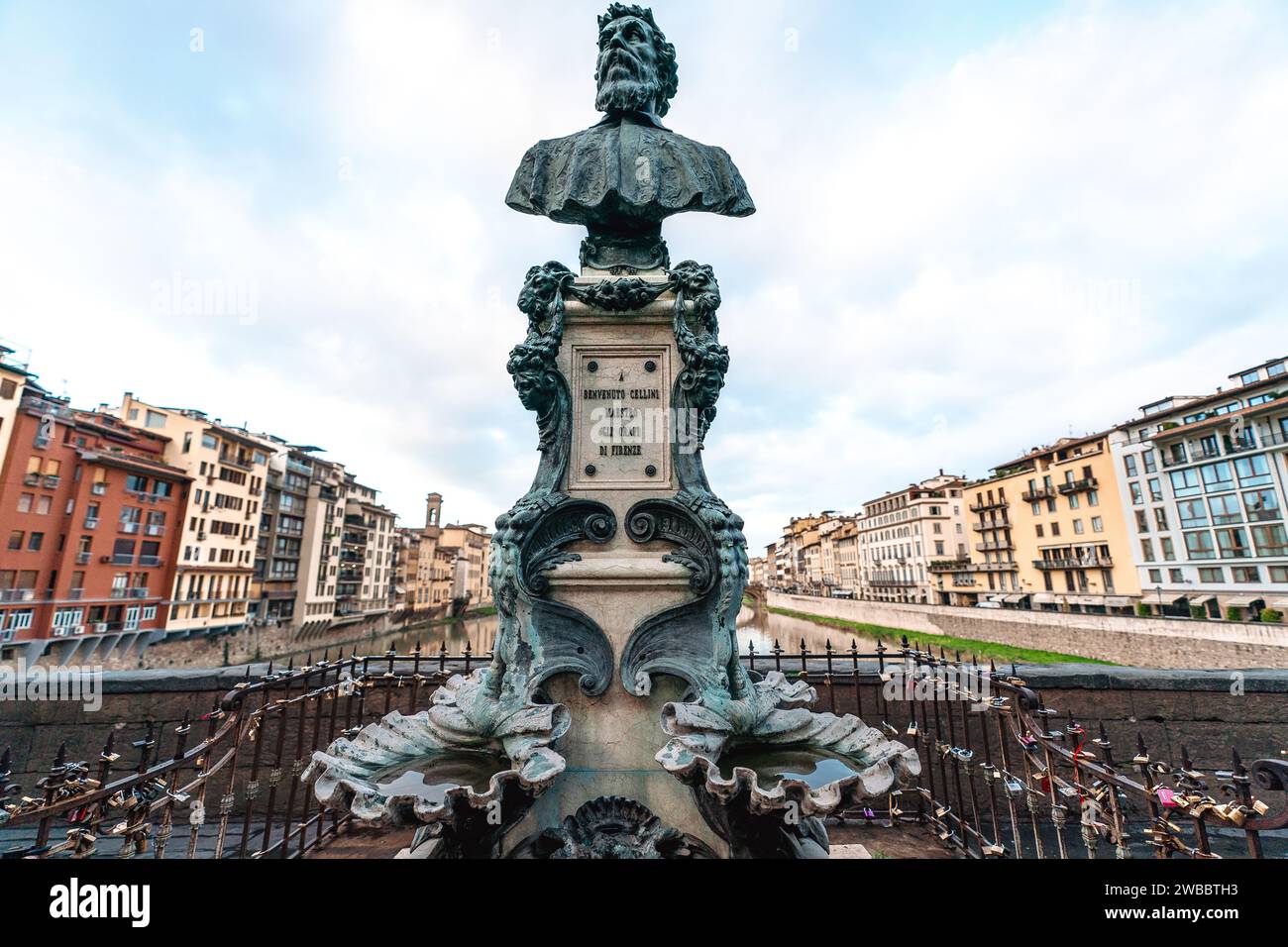 Statue of the sculptor Benvenuto Cellini on Ponte Vecchio in Florence ...