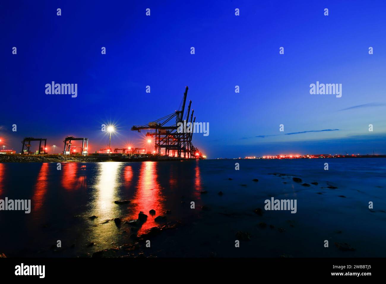 Port crane unloading container ships Stock Photo - Alamy