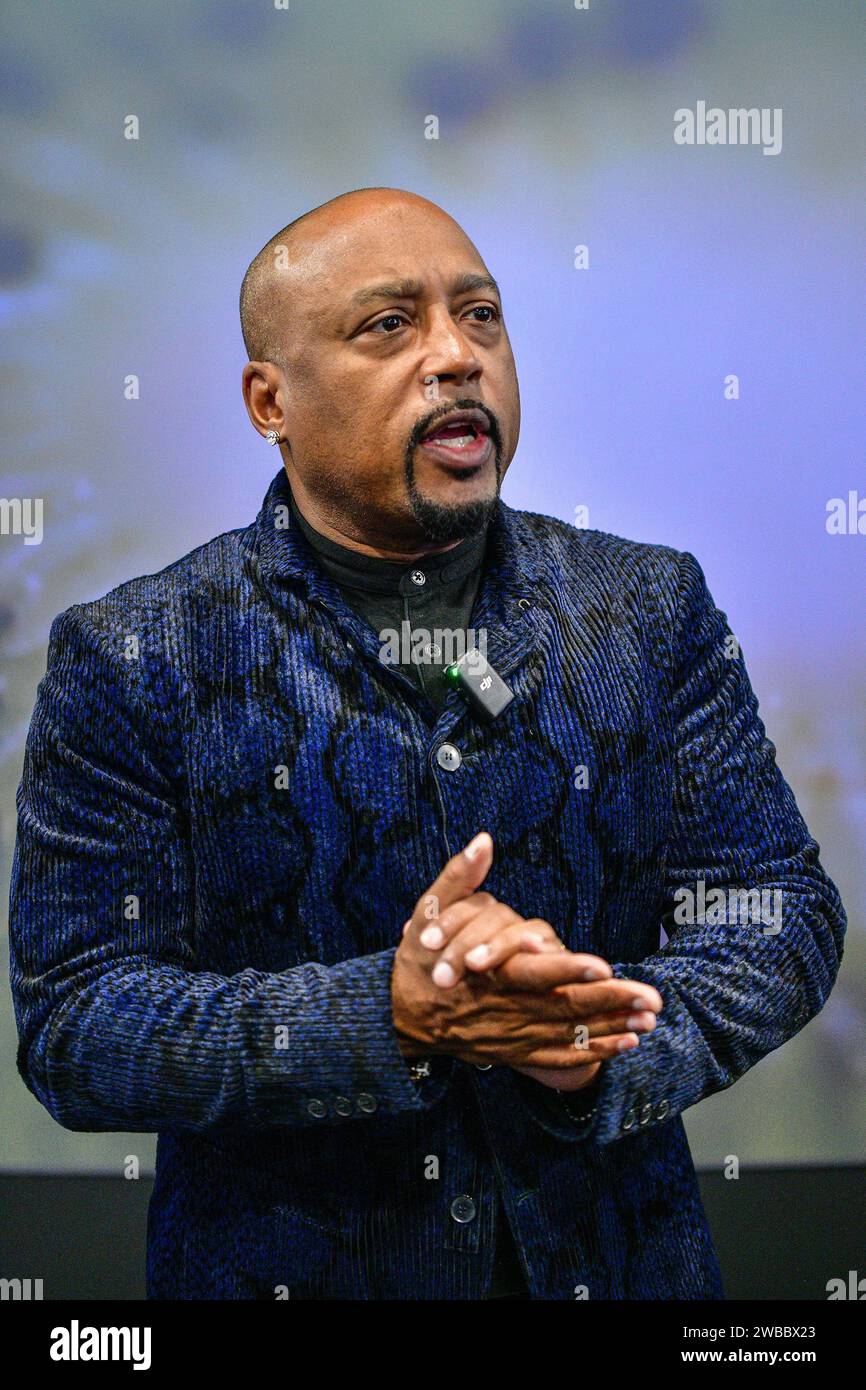 Las Vegas, NV, USA. 9th Jan, 2024. Daymond John speaks at the AWOL ...