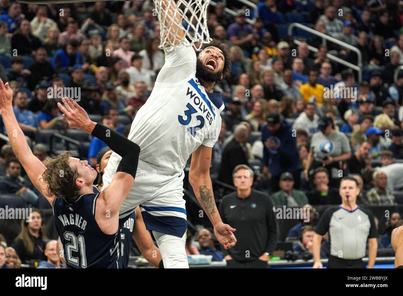 Karl anthony towns 2024 hi-res stock photography and images - Alamy
