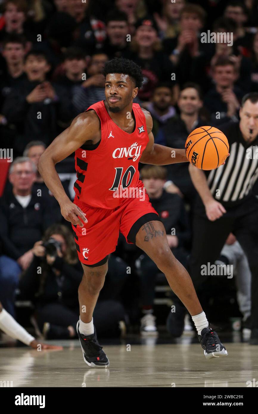 CINCINNATI, OH - JANUARY 09: Cincinnati Bearcats guard Josh Reed (10 ...