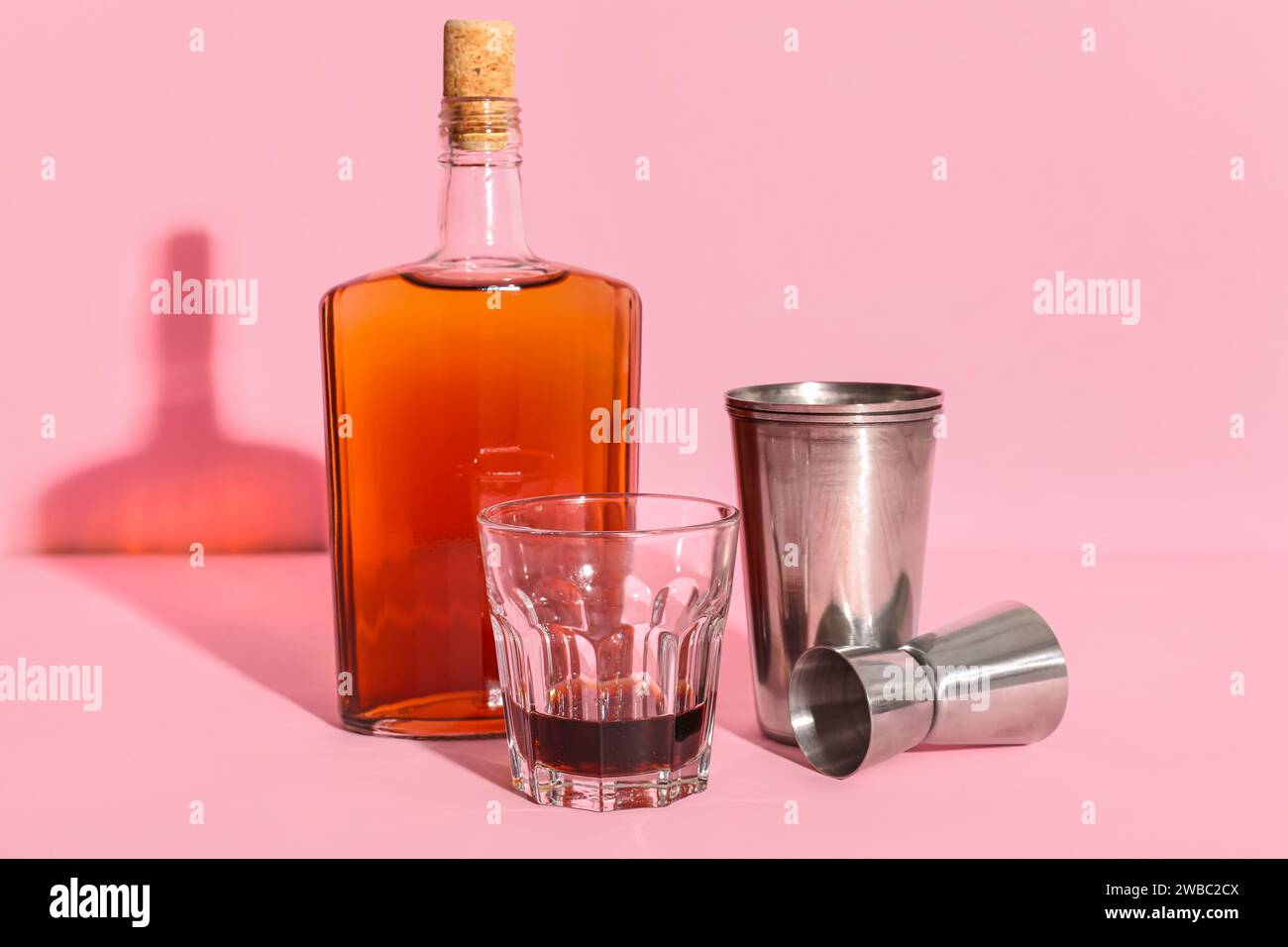 Whisky measure hi-res stock photography and images - Alamy