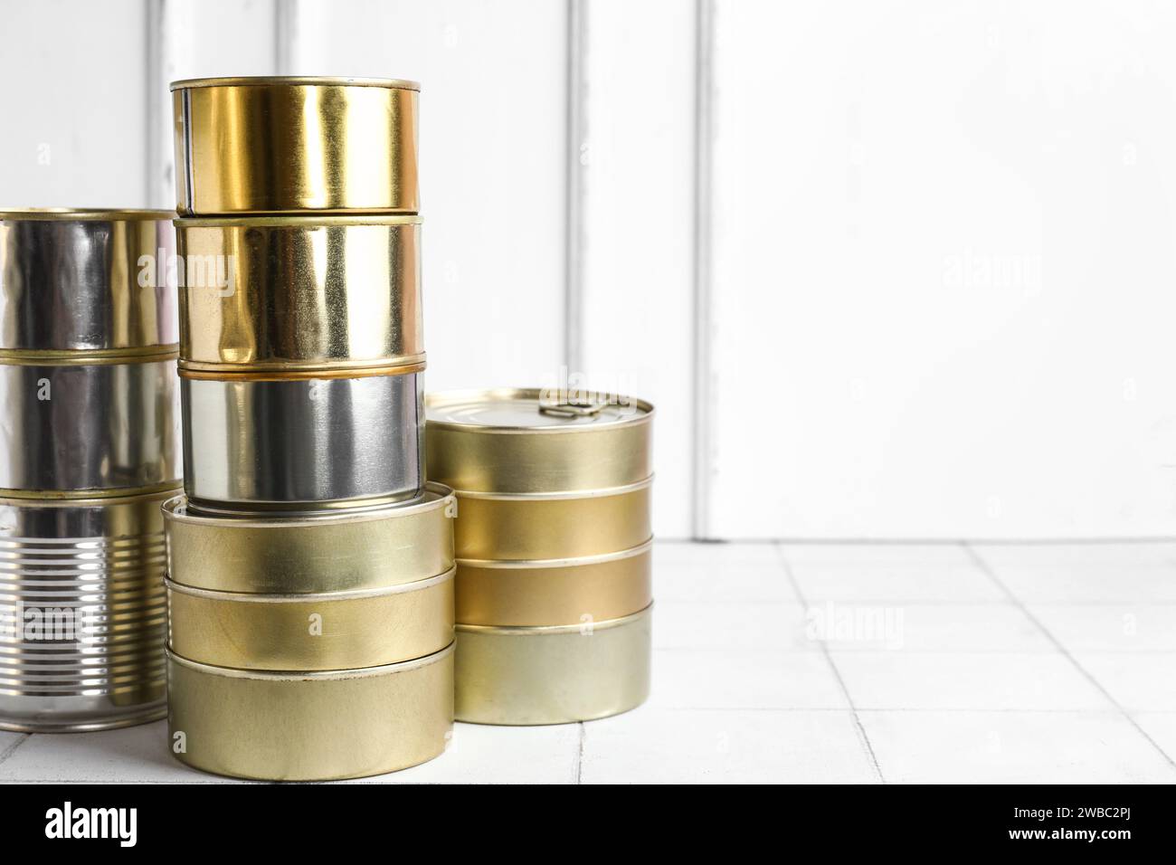 Stacks of tin cans hi-res stock photography and images - Alamy