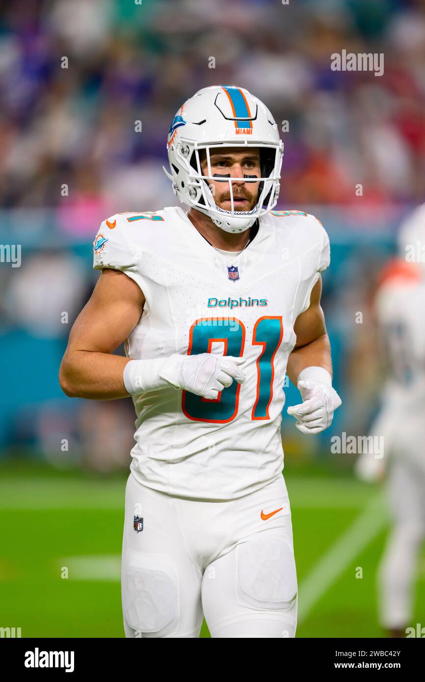 Miami Dolphins tight end Durham Smythe (81) runs off of the field ...