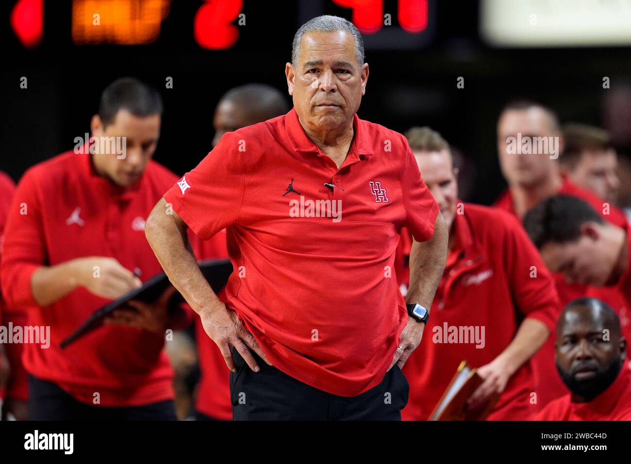 Houston head coach Kelvin Sampson watches from the bench during the ...