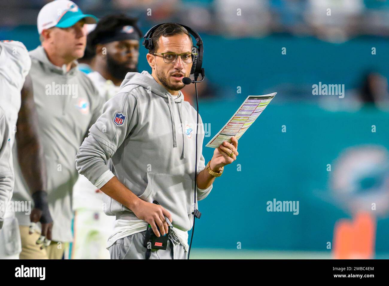 Miami Dolphins head coach Mike McDaniel watches from the sidelines ...