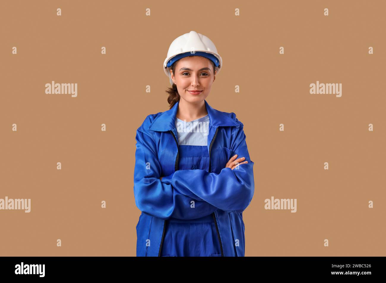 Female carpenter in uniform hi-res stock photography and images - Alamy