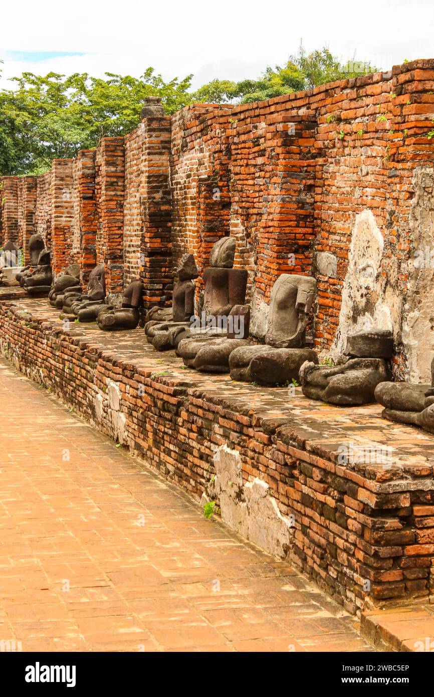 Sukhothai Wat Mahathat Buddha Statues At Wat Mahathat Ancient Capital