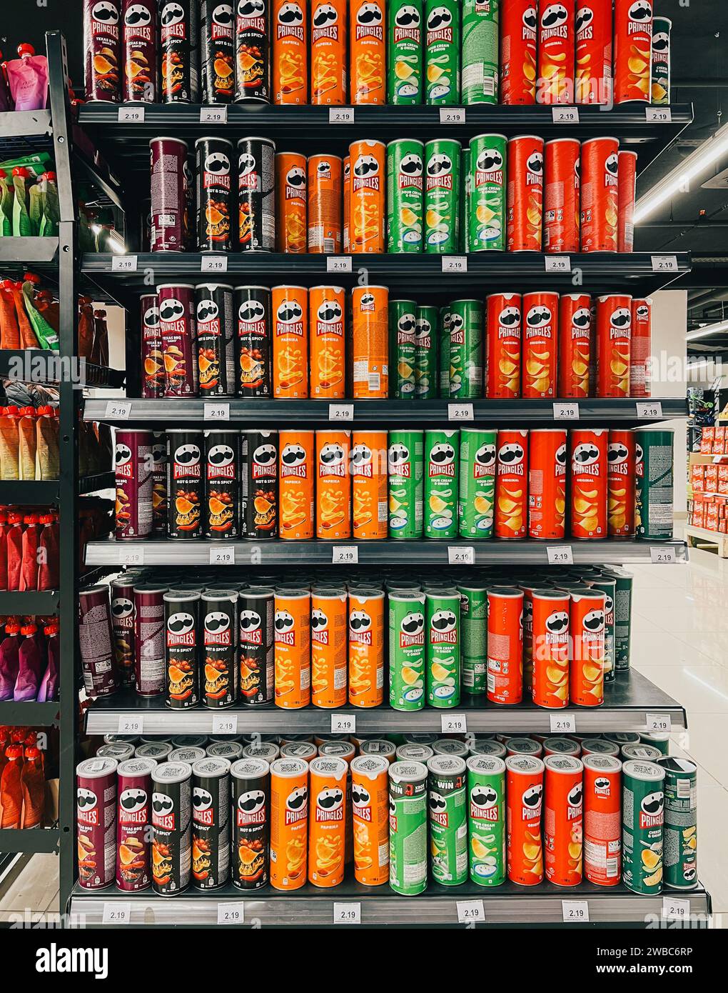 Pringles shop hi-res stock photography and images - Alamy